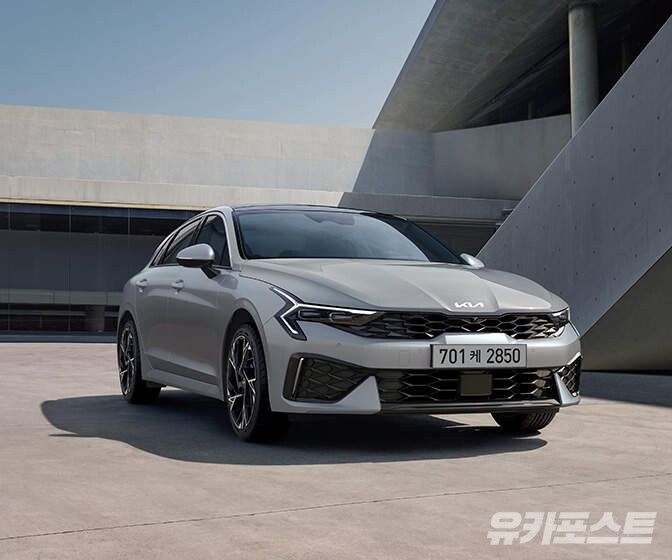 기아, 더 뉴 K5 페이스리프트 공개! 가격은 2784만원 부터 시작해