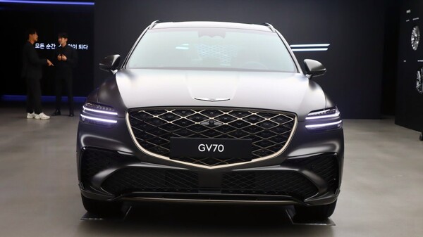 "럭셔리 중형 SUV 새로운 기준" 제네시스 GV70 페이스리프트 달라진 변화 역동적인 성능과 쾌적하고 편안한 승차감 주목