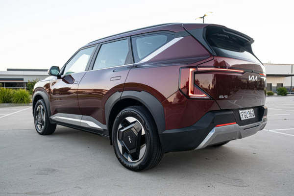 기아, 'EV5' CATL 삼원계 배터리 탑재, 차박·패밀리 다 잡은 전기 SUV... 9월 국내 출시 예정