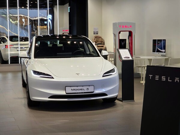 테슬라, 후륜구동 롱레인지 '모델 3+' 출시 임박... 샤오미 SU7 정조준