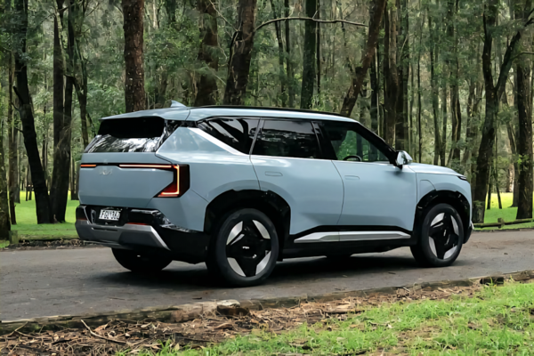 "모델Y보다 싸고 넓다"... 기아 'EV5', 3천만 원대 전기 SUV 현실화